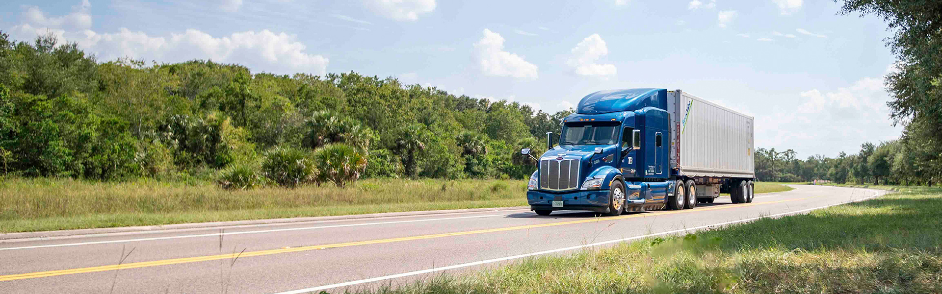 FTL Freight Shipping Company in {{region}} | Trailer Bridge